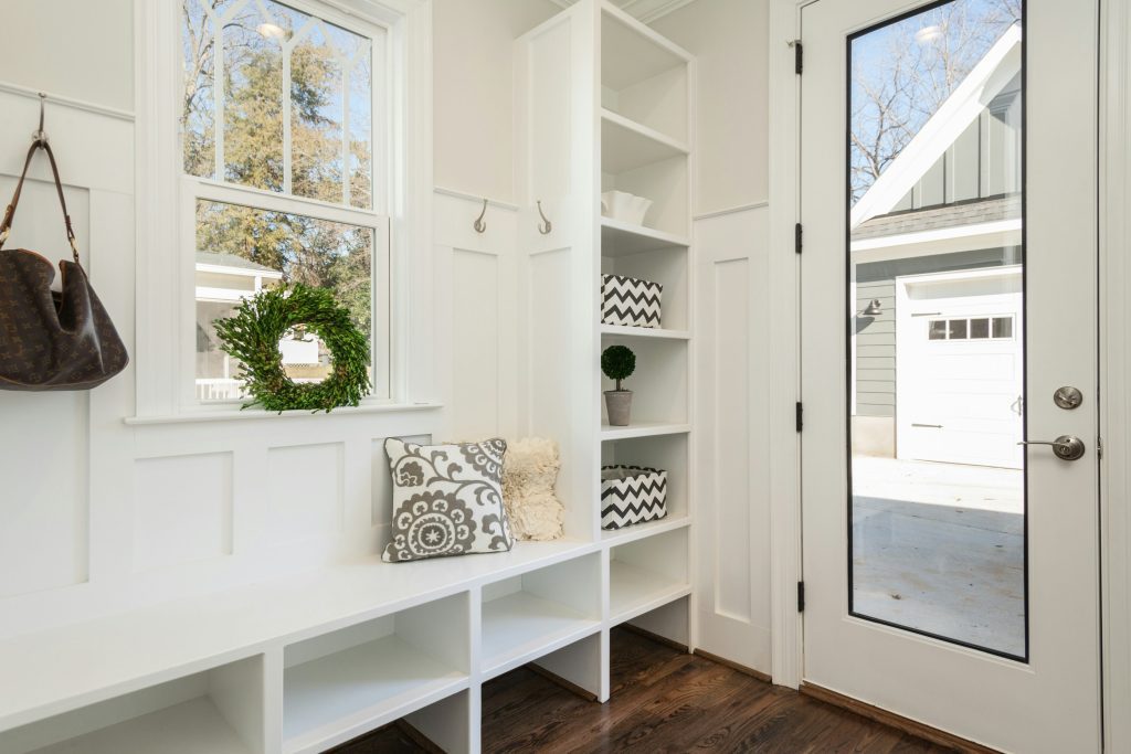 8 Minimalist Storage Ideas for Small Apartments | Genius Hacks